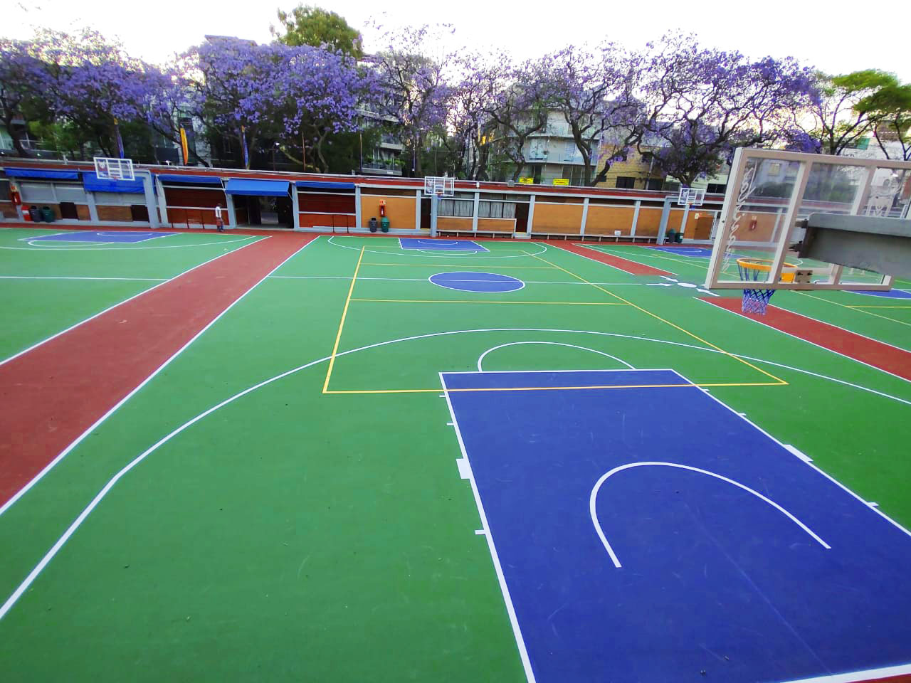 Construcción de cancha de básquetbol: medidas, pintura y precios